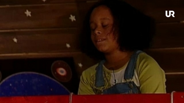 Go Yoyo go!: Families | UR Play