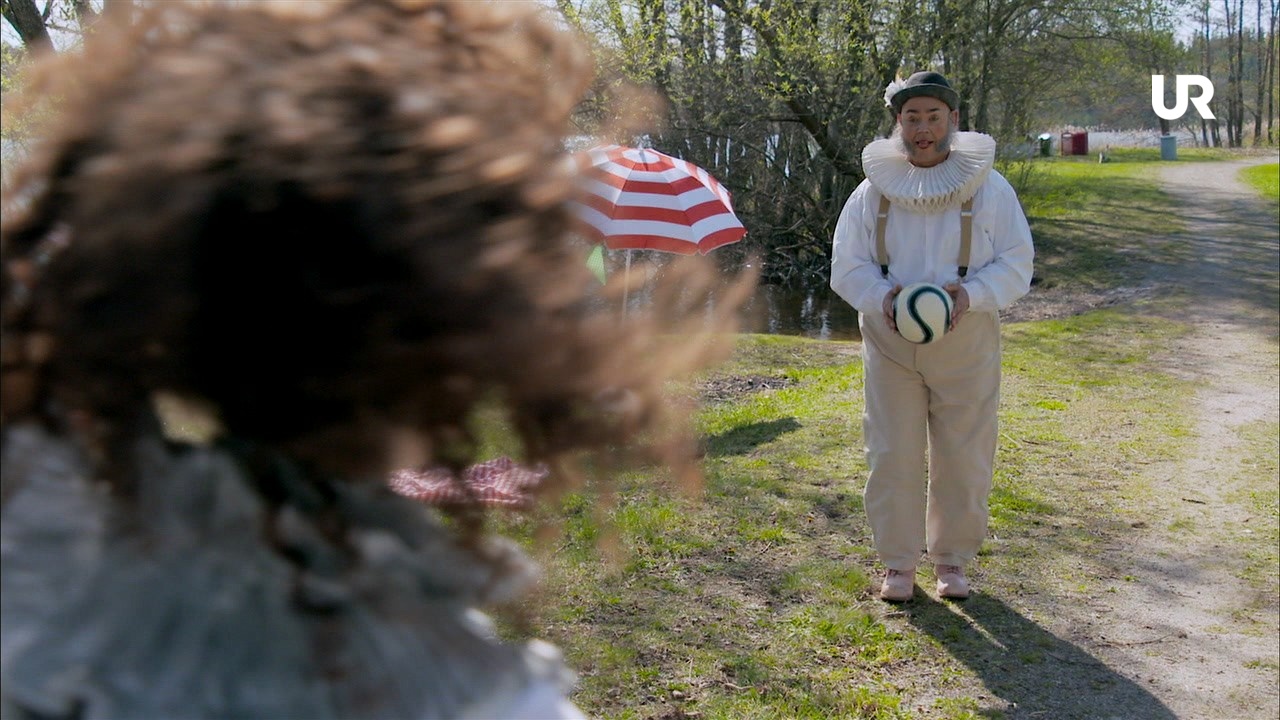 Gordon & Penny: Kick the ball to Penny | UR Play