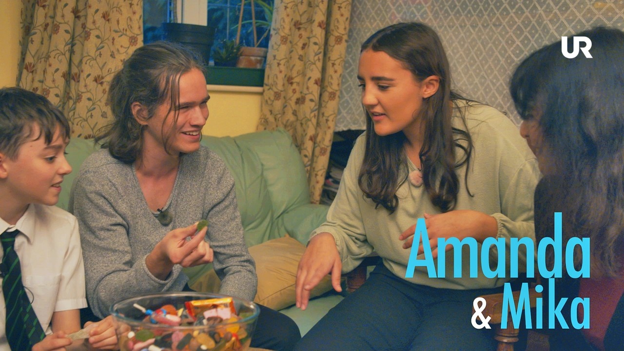 Best friends for a day: Amanda & Mika | UR Play