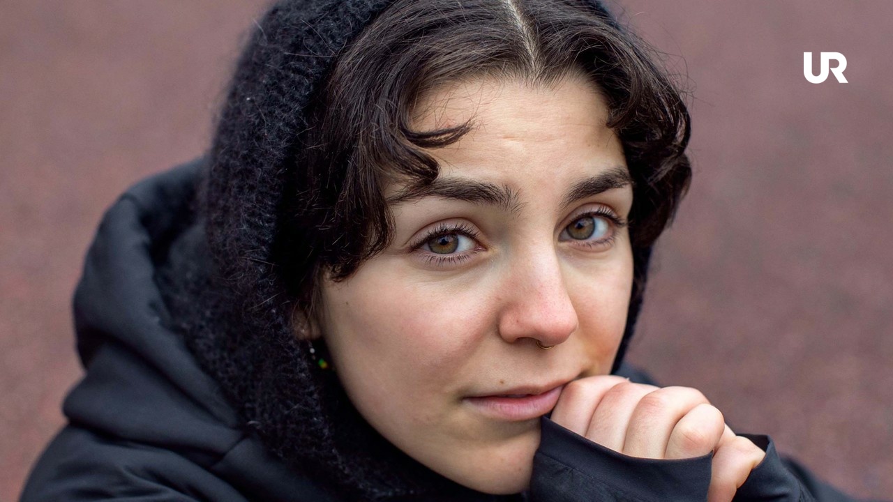 Unga på tvärs: Meryem – ensam i världen | UR Play