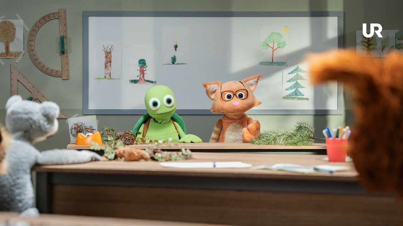 Djuren på Djuris i naturen: Löv och barr | UR Play