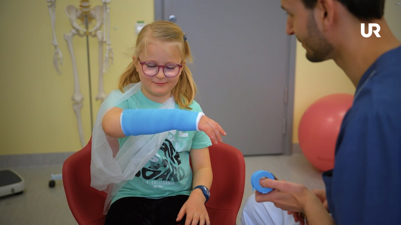 Doktor Samuel: Bruten arm | UR Play